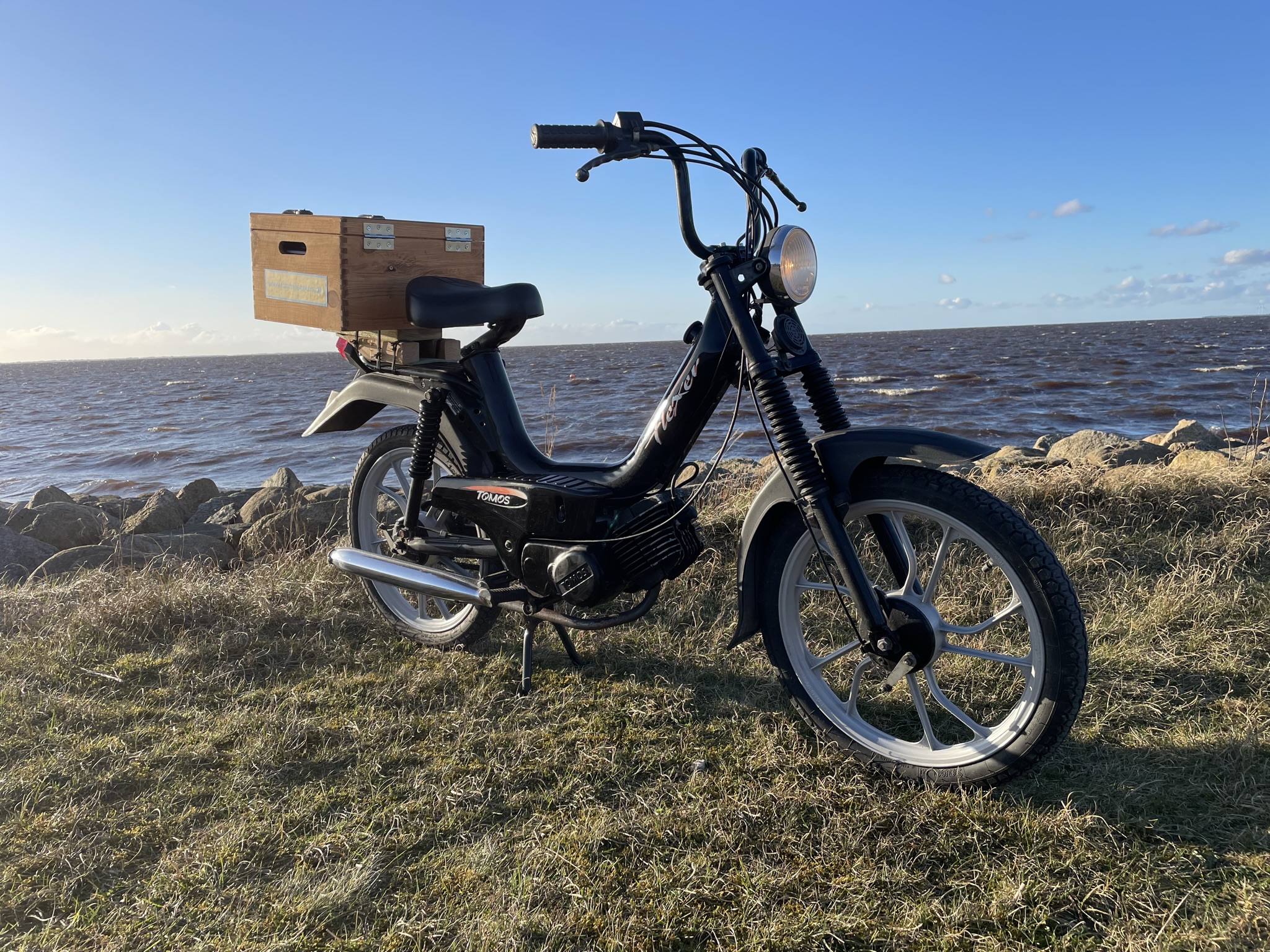 Historien om Tomos knallerten og de forskellige modeller → Læs mere her