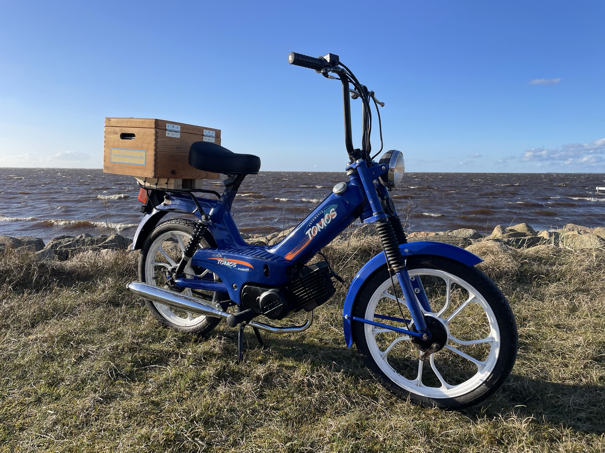 Kom på knallerttur rundt langs Rinkøbing Fjord → Lej en knallert her